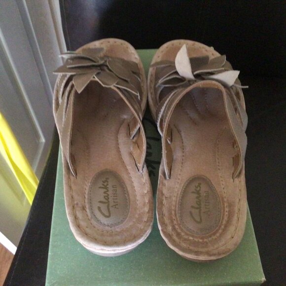 Clarks | Shoes | Clarks Artisan Tan Leather Backless Flower Sandals ...